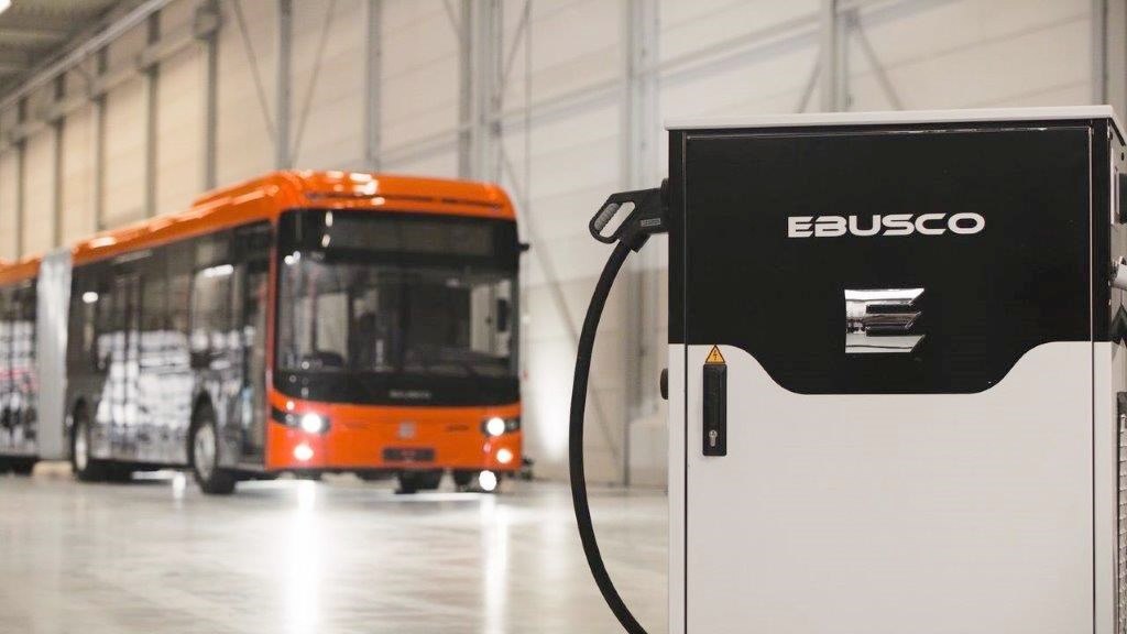 Busbedrijf bijna anderhalf miljard waard na beursgang - M&A