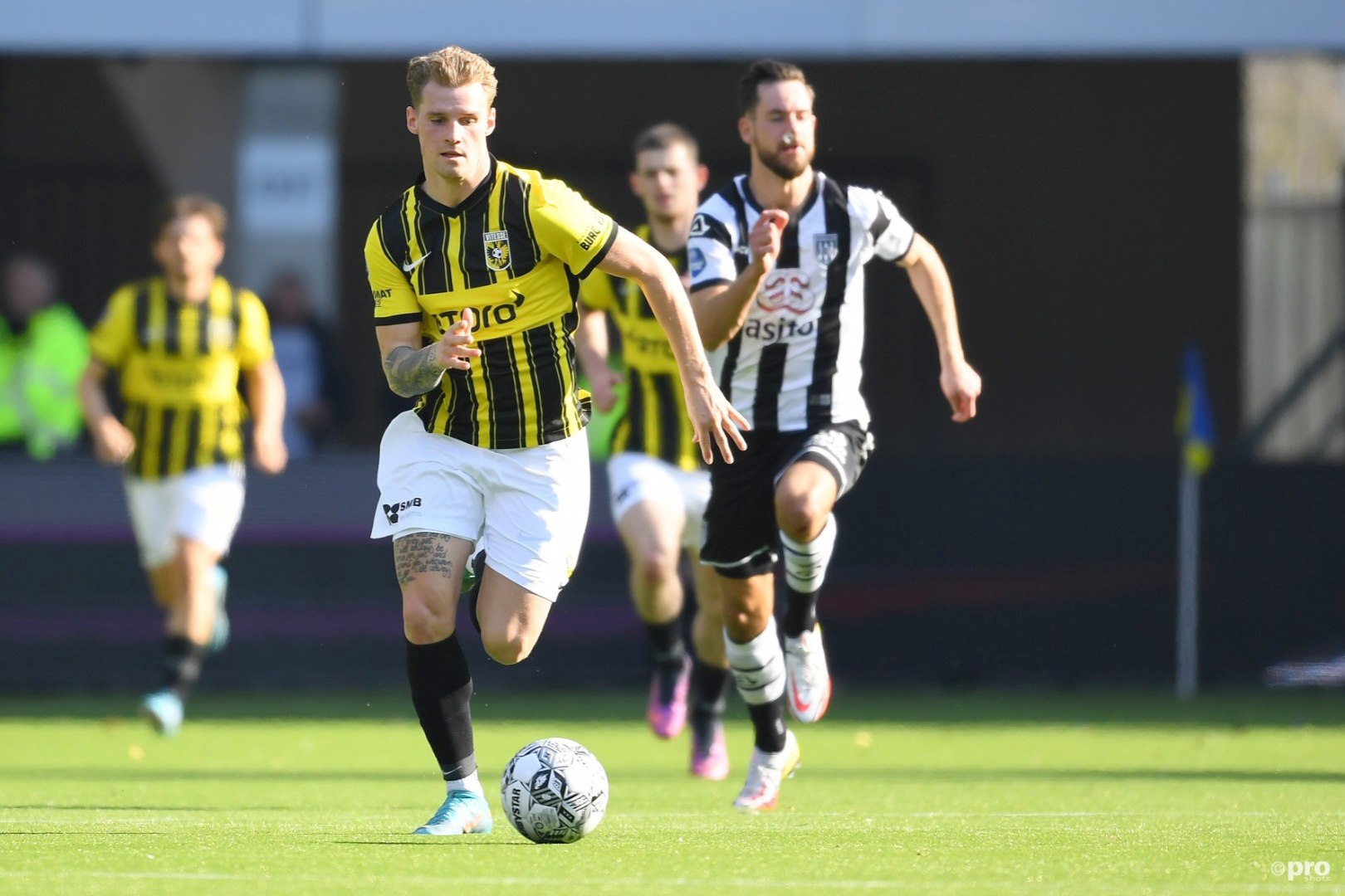 Vastgoedbaas Van de Kuit wil voetbalclub Vitesse kopen - M&A