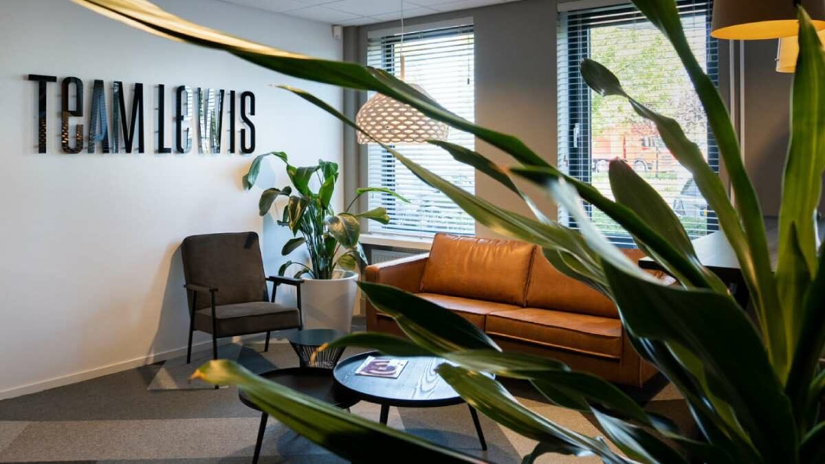 PR-bureau Team Lewis aan de haal met Britse concurrent - M&A